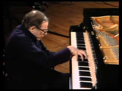 Glenn Gould Performs Bach's Goldberg Variations - Classical Clips