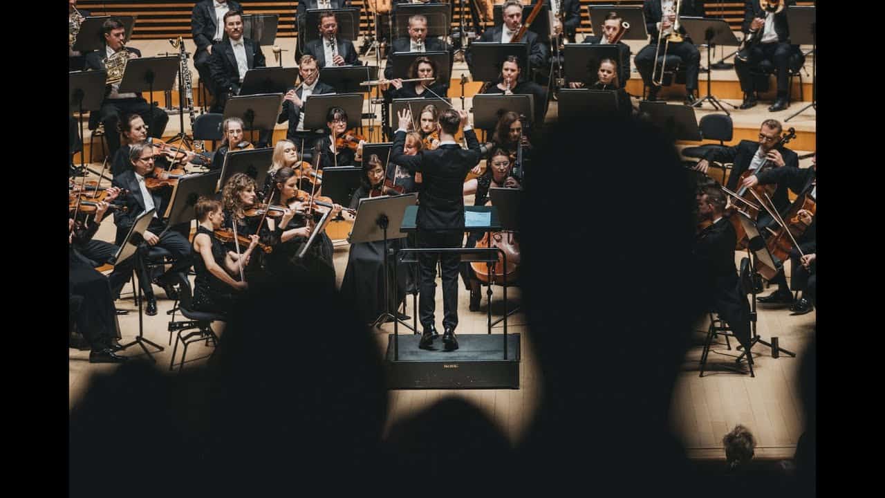 Johann Strauss II - Die Fledermaus Overture - Classical Clips